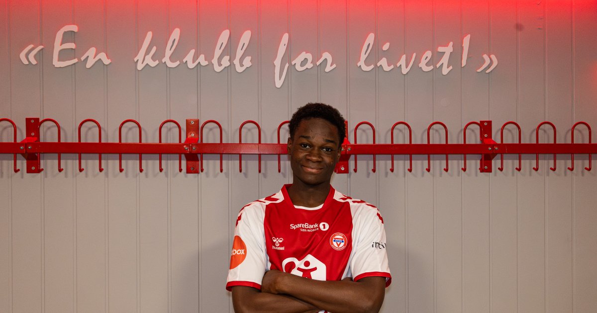 Tamsir Danso (15) har signert proffkontrakt med KFUM / KFUM